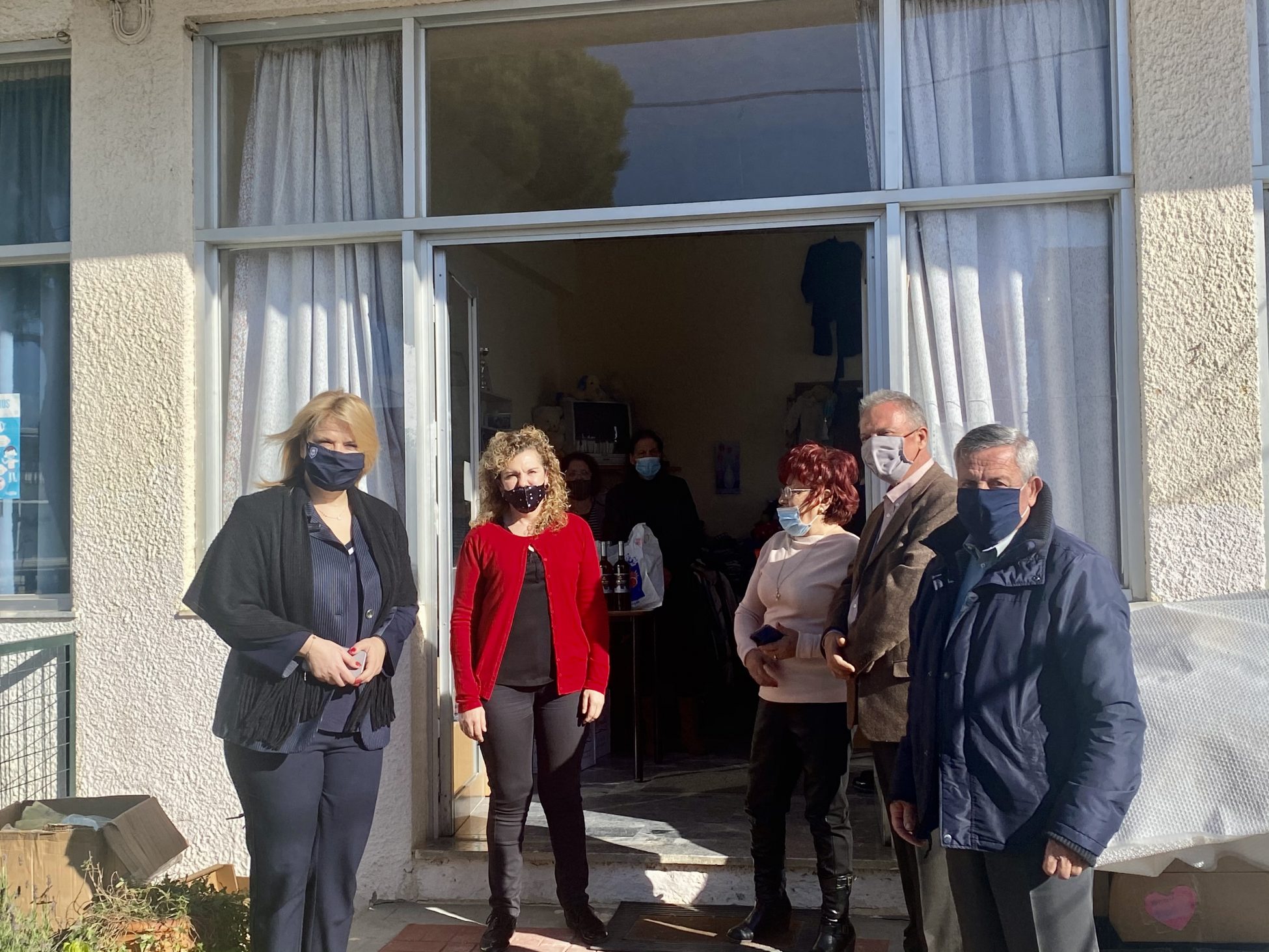 Διανομή εορταστικών γευμάτων από τον Δ.Ο.Π.Π.Α.Χ. σε πλημμυροπαθείς του ...