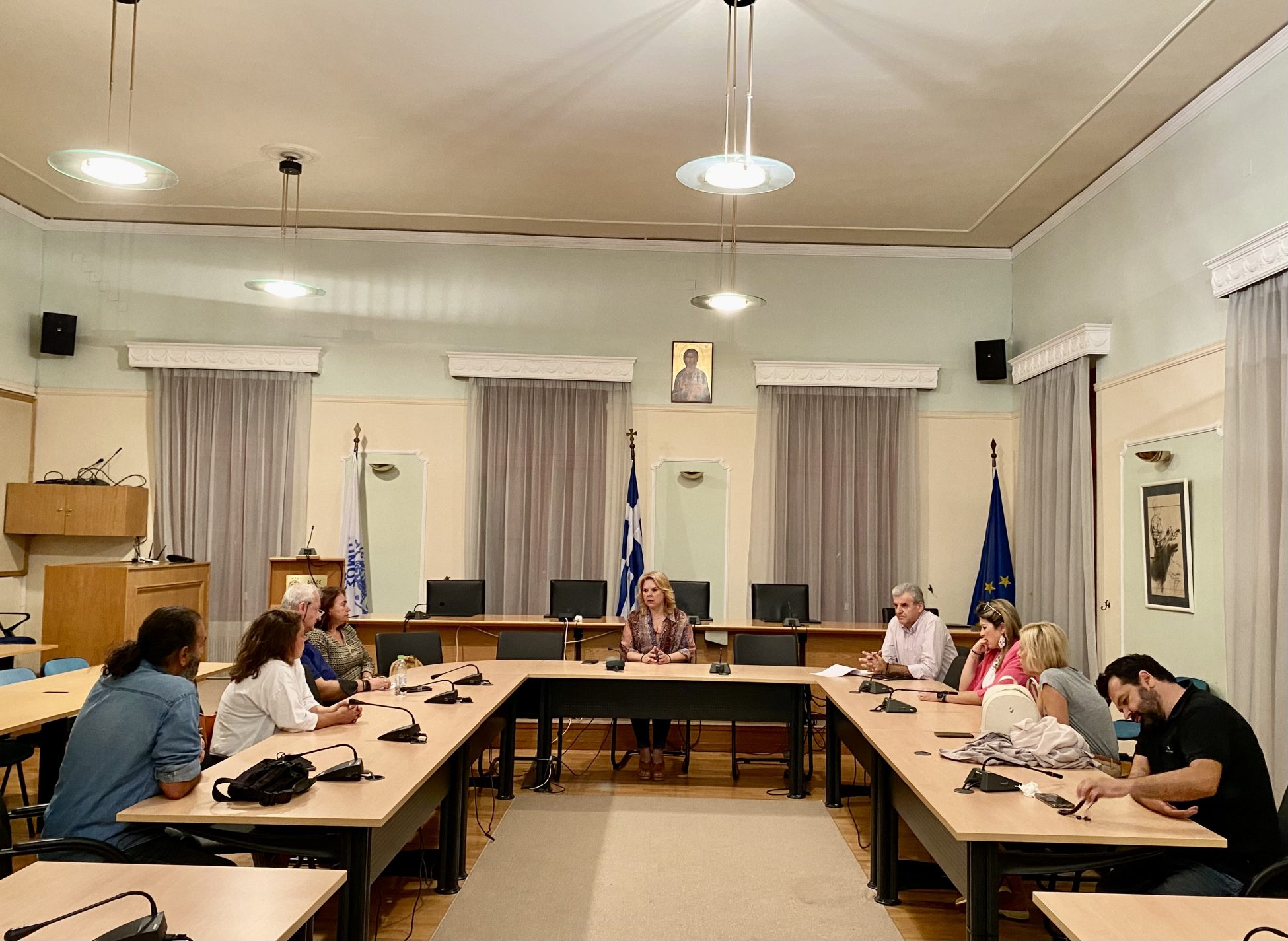 Σύσκεψη για το πρόβλημα στην οροφή του 1ου Δημοτικού Σχολείου Νέας ...