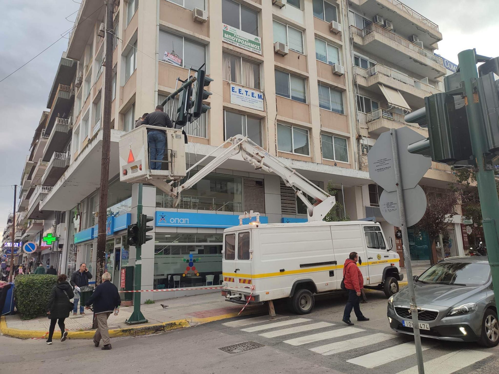 Νέα φανάρια στον κόμβο των οδών Βενιζέλου και Παπαναστασίου | Δήμος ...