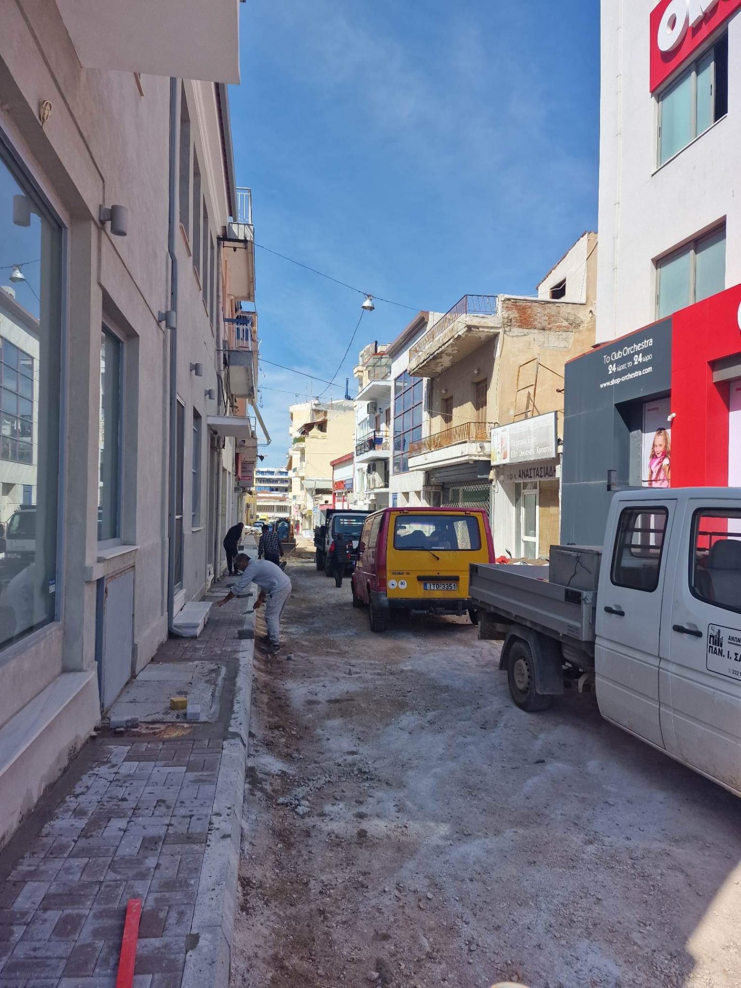 Συνεχίζεται το έργο αποκατάστασης του κυβολιθικού οδοστρώματος στην οδό ...