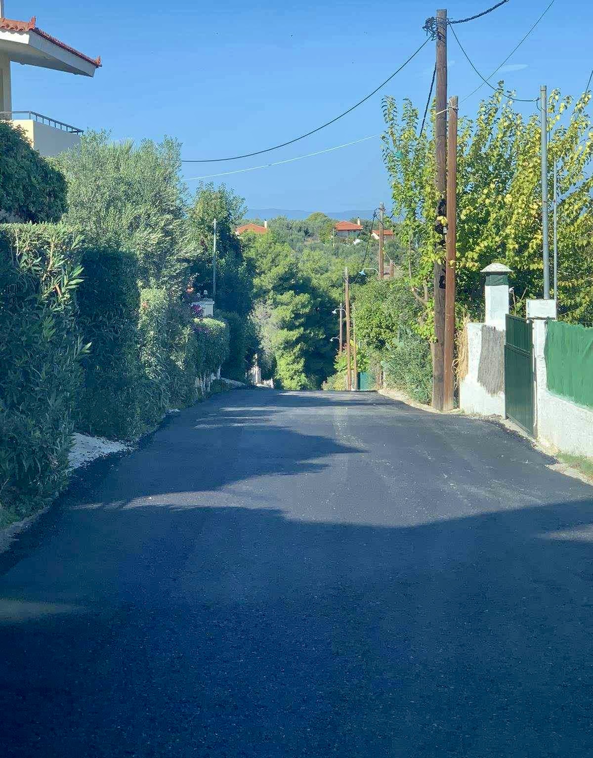 Ασφαλτοστρώθηκαν οι οδοί Κολοκοτρώνη και Ούλωφ Πάλμε στην Παραλία ...